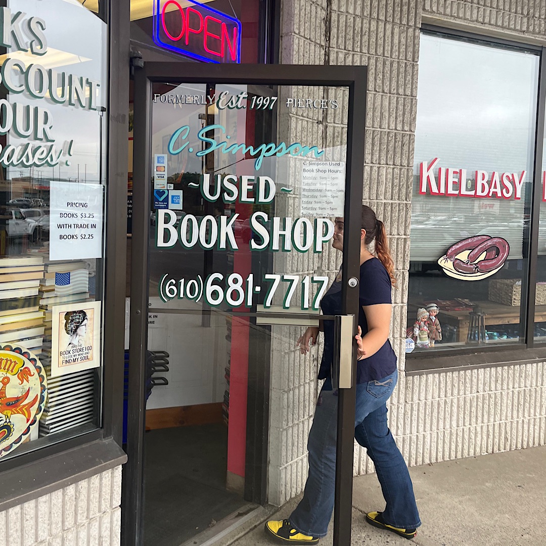 Bookstore Review: A visit to C. Simpson – Parisian Phoenix Publishing